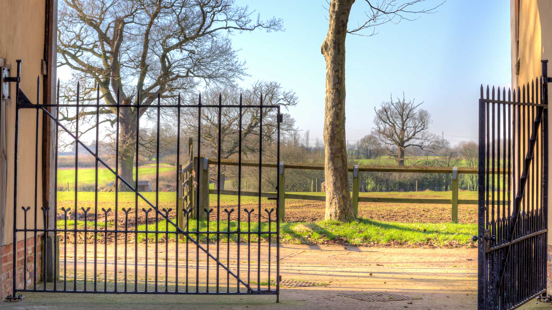 Enter Hazel End Vineyard | Still and Sparkling Wines